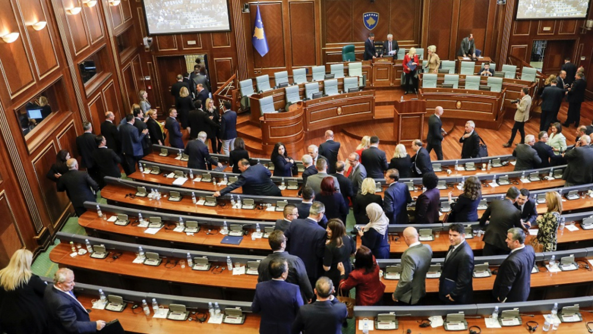 NE RADE NIŠTA, A PARE SAMO KAPLJU Evo koliko je miliona Priština ...
