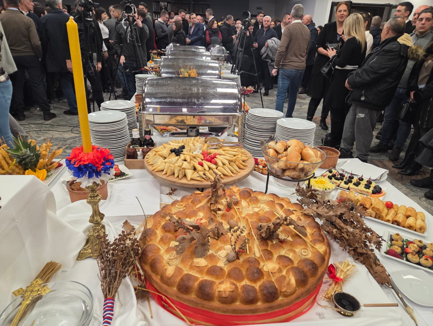 Srpska napredna stranka obeležava Badnji dan |Politika | Alo