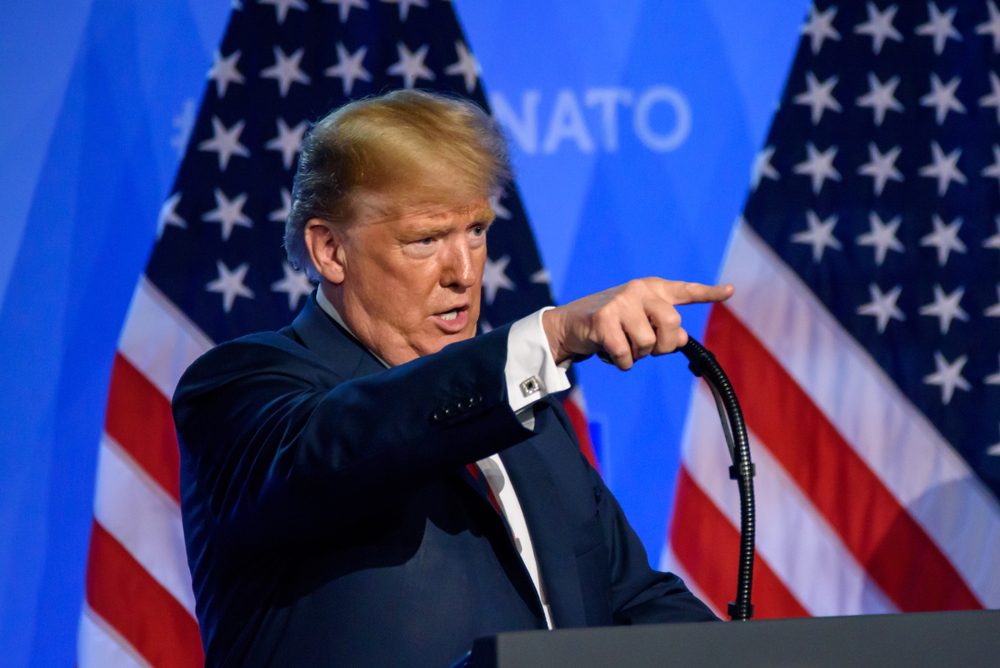 TRAMP UVODI NOVE CARINE OD 25 ODSTO! "Naredba odmah stupa na snagu ...